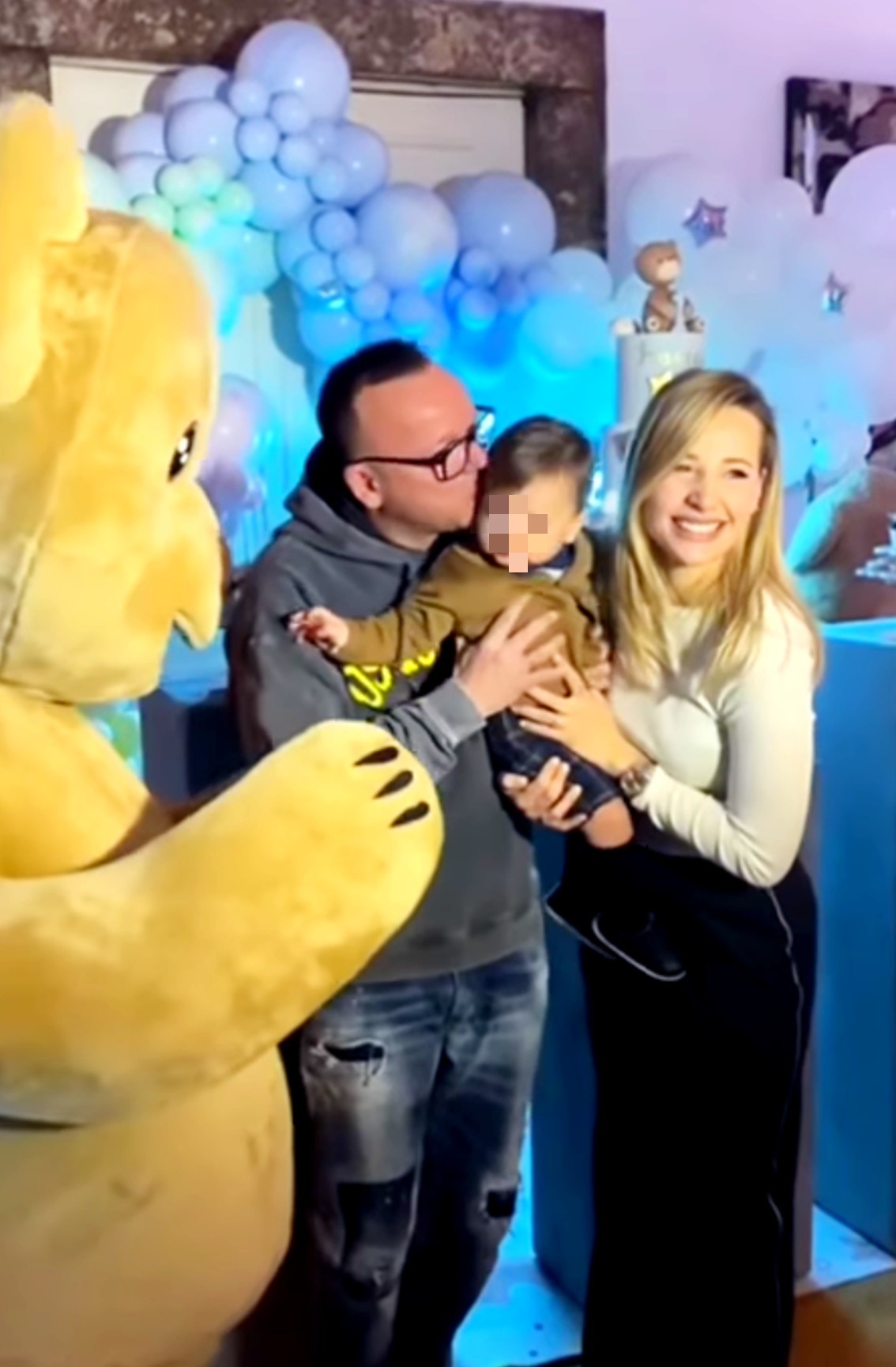 L'ultimo figlio di Gigi D'Alessio compie 1 anno: le foto della festa di ...