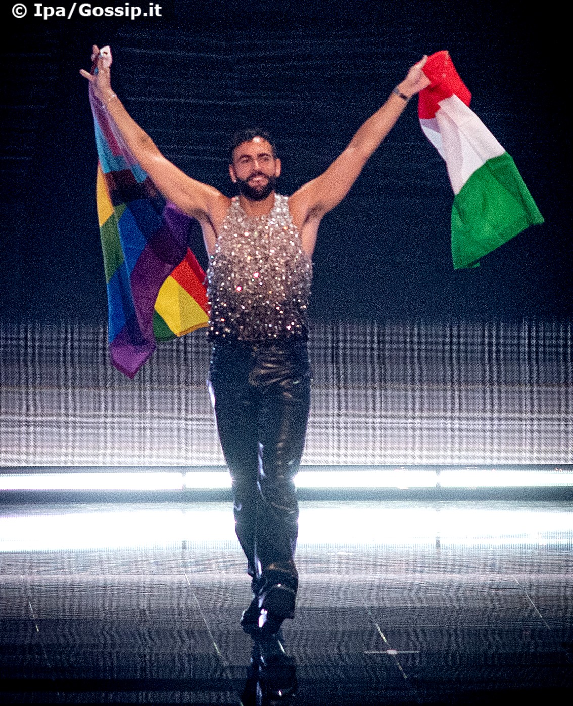 ''Mi fa paura, la posizione del governo non mi piace'': Marco Mengoni ...