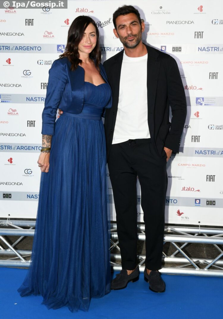 Francesco Arca e la compagna Irene Capuano sul red carpet insieme a ...