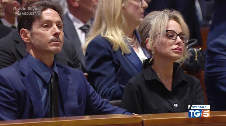 I cinque figli di Silvio Berlusconi uniti dal dolore al funerale del padre: l'ultimo saluto tra ...