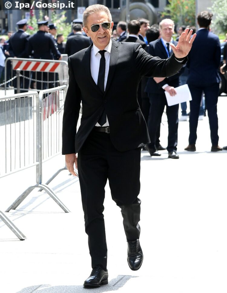 Tutti i volti noti presenti al funerale di Berlusconi: Gregoraci con Briatore, d'Urso, Pascale ...