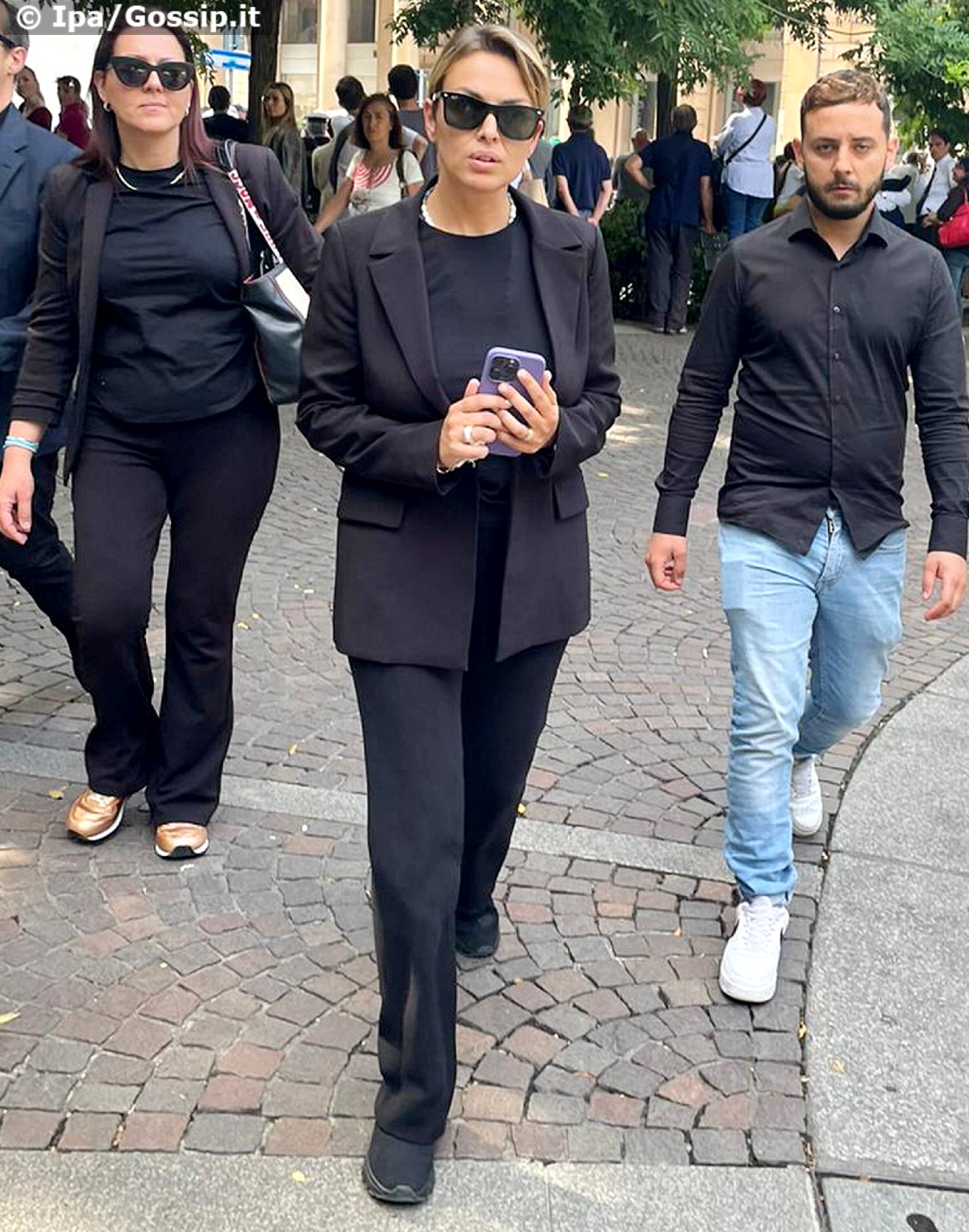 Tutti i volti noti presenti al funerale di Berlusconi: Gregoraci con Briatore, d'Urso, Pascale ...