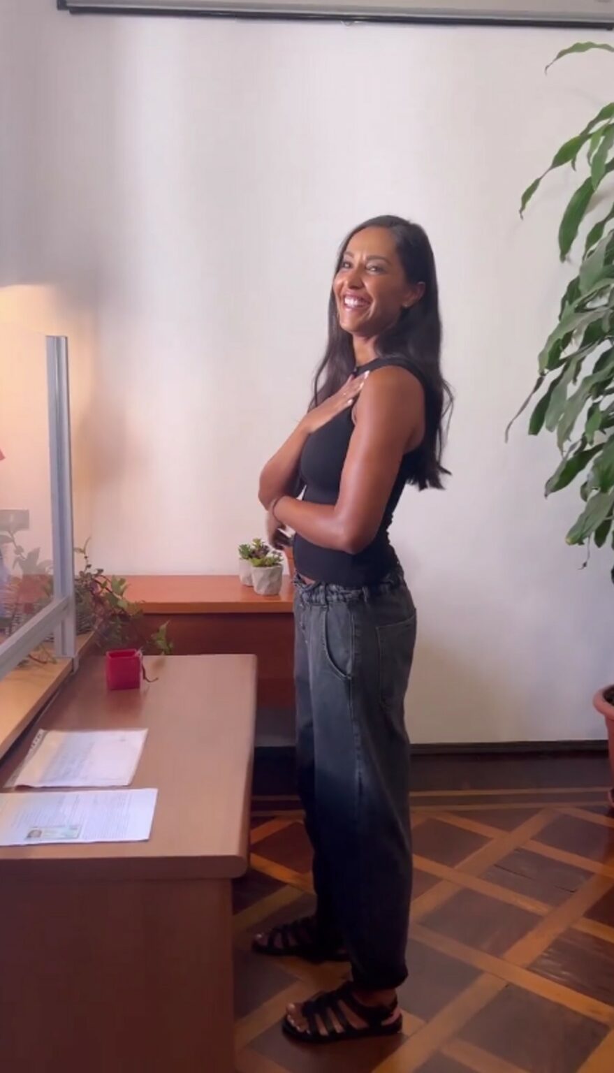 Juliana Moreira diventa cittadina italiana e si commuove: le immagini ...