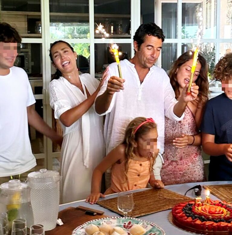 Caterina Balivo festeggia i 54 anni del marito con Guido Alberto e Cora ...