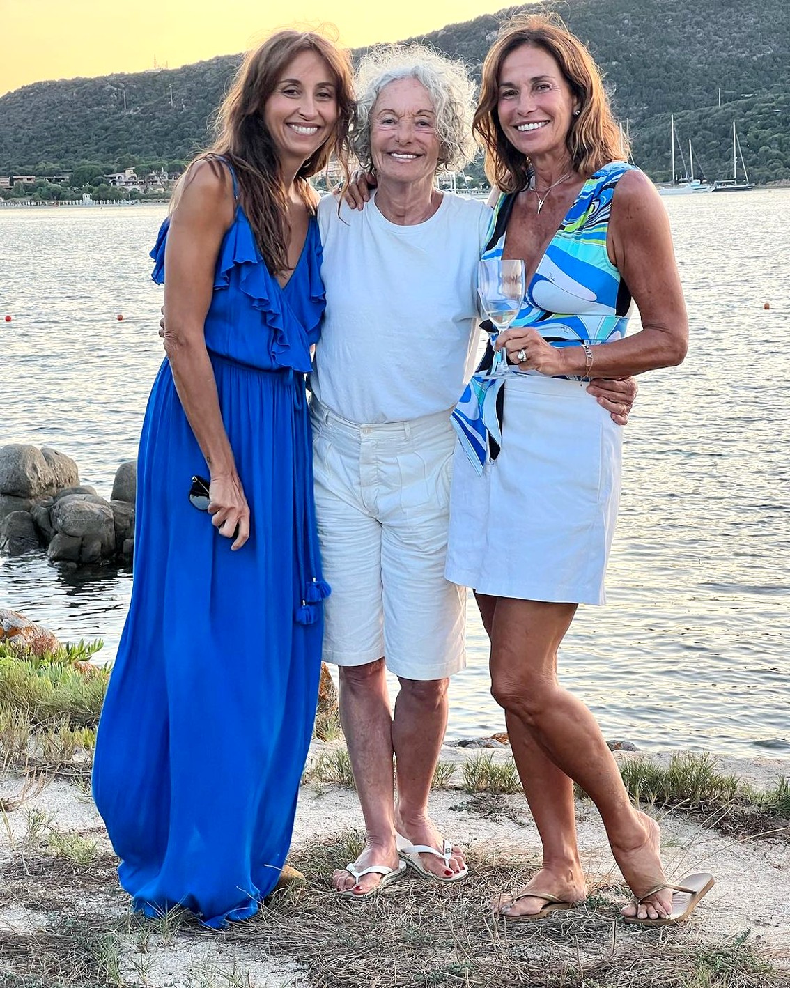 Cristina e Benedetta Parodi in vacanza insieme con la madre e i ...