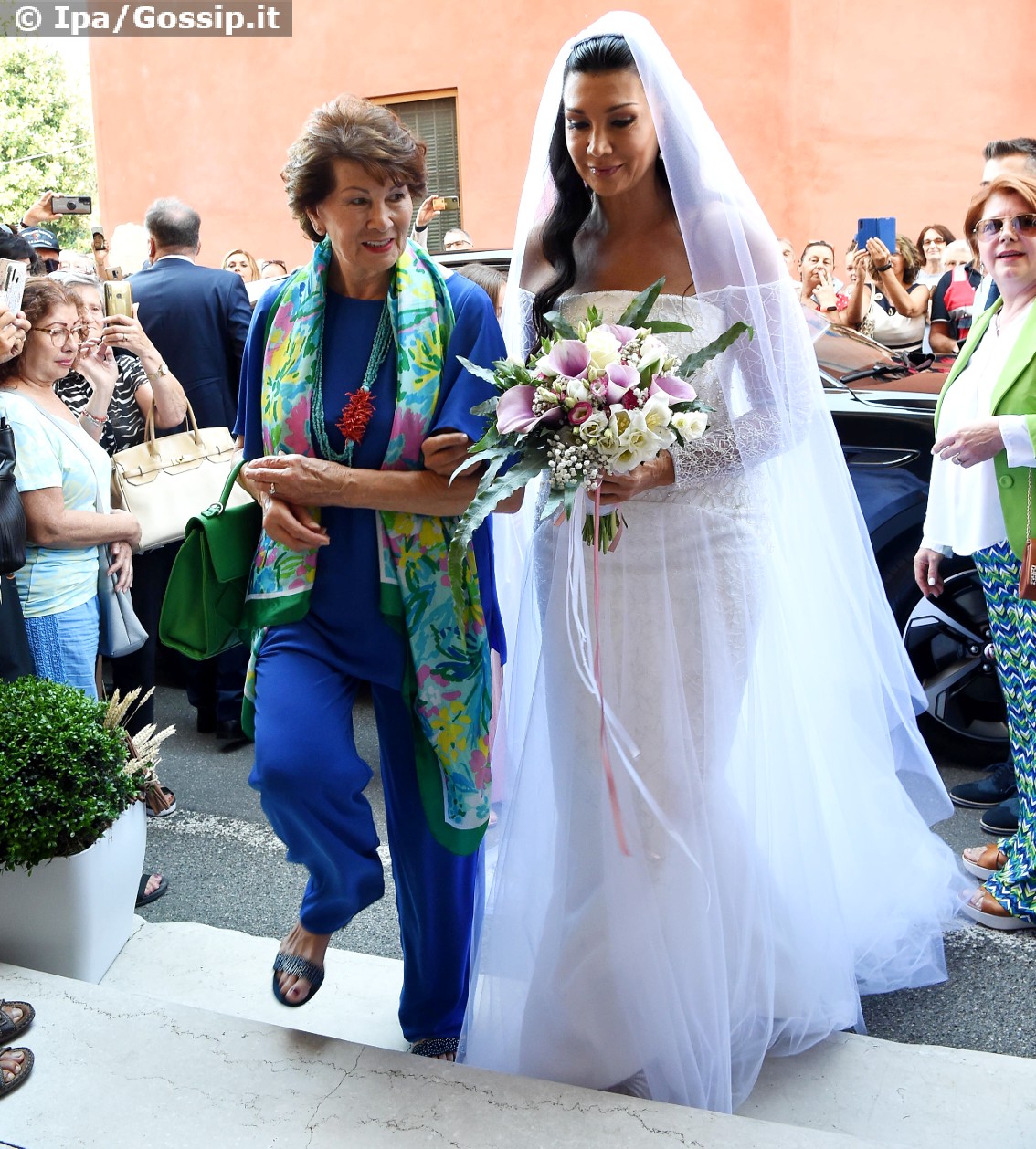 Luisa Corna a 57 anni ha sposato il 42enne Stefano Giovino: le foto ...