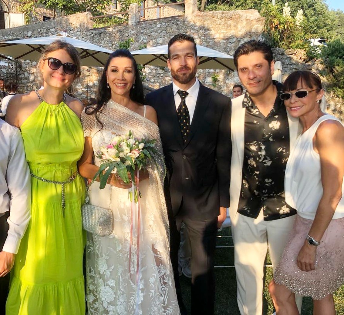 Luisa Corna a 57 anni ha sposato il 42enne Stefano Giovino: le foto ...