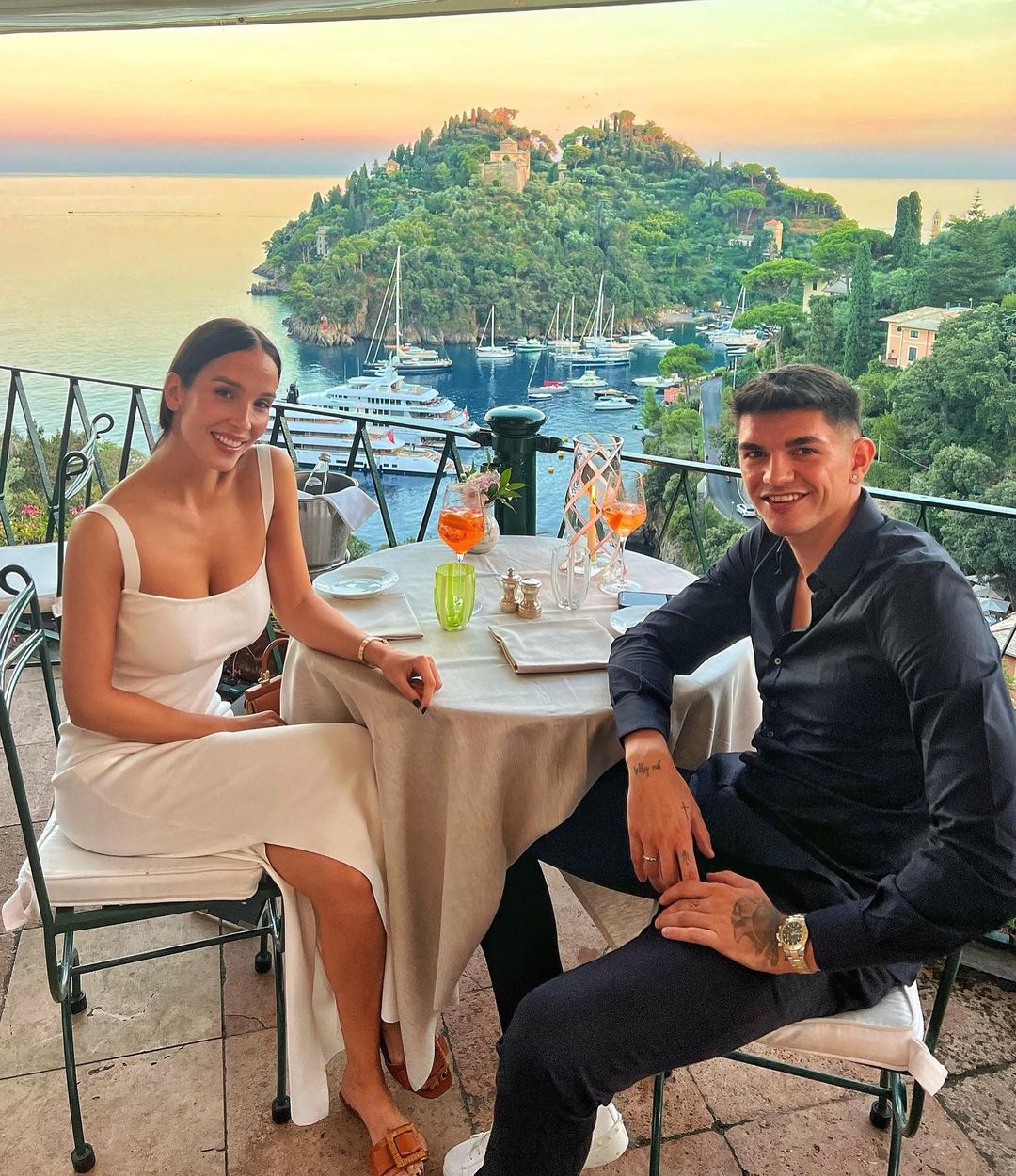 Paola Di Benedetto esce allo scoperto col nuovo fidanzato Raoul ...