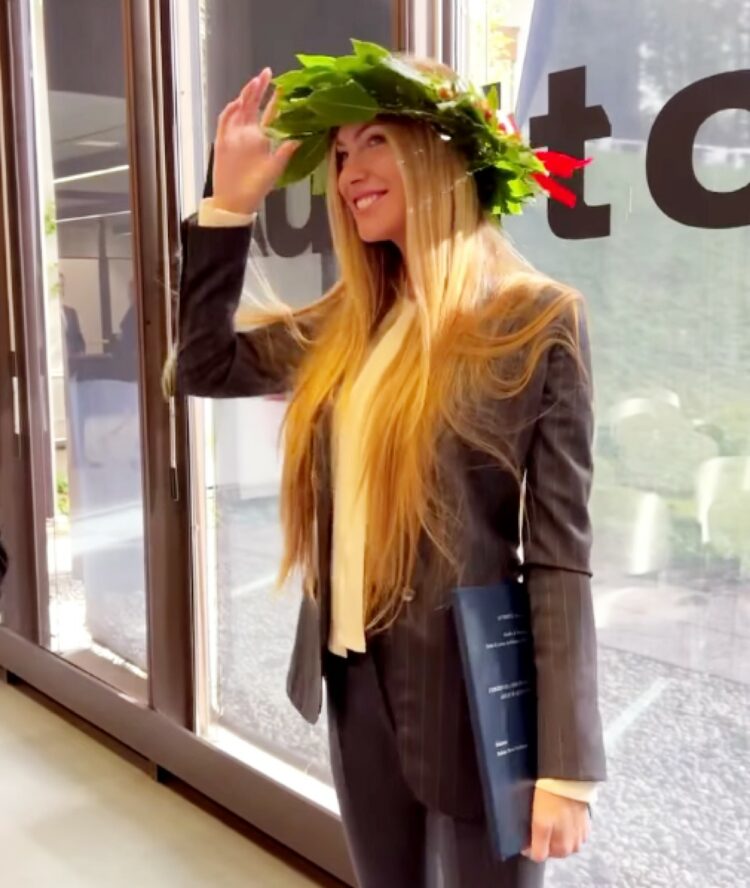 L'influencer e personaggio tv Taylor Mega si è laureata! Dettagli e ...