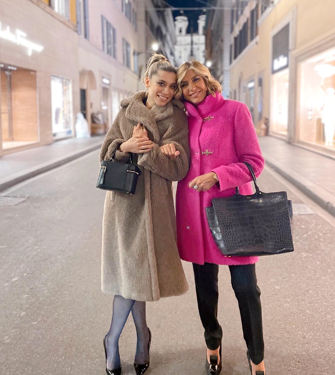 Myrta Merlino complice nella notte romana con l'amica ex velina ...