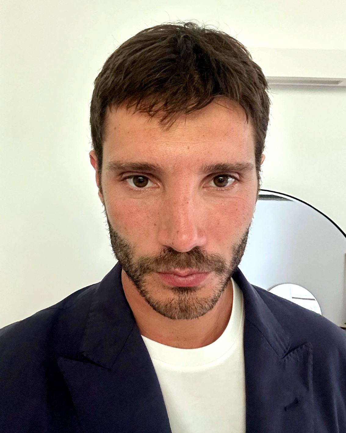 Le chiedono se sia vero del tradimento di De Martino con Alessia ...