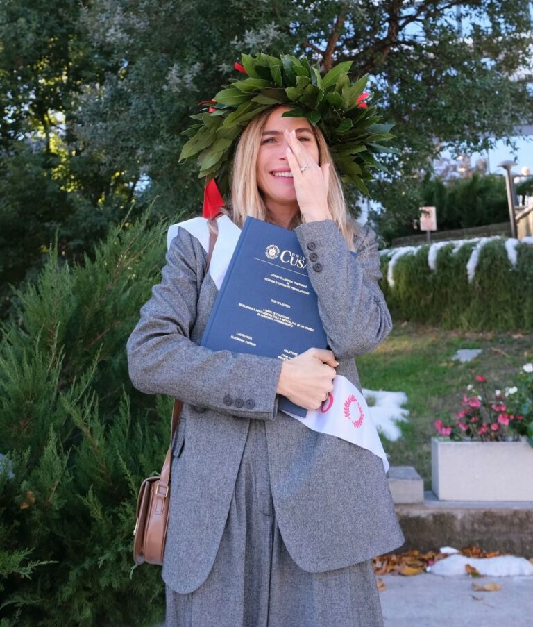 L'ex Miss Italia Eleonora Pedron si è laureata: le foto della cerimonia e il bacio del compagno ...