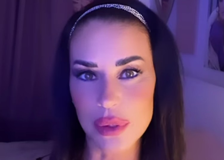 Non Sono Mantenuta Dai Nonnini Ho Valori Reali Antonella Mosetti Contro Le Critiche Per Il