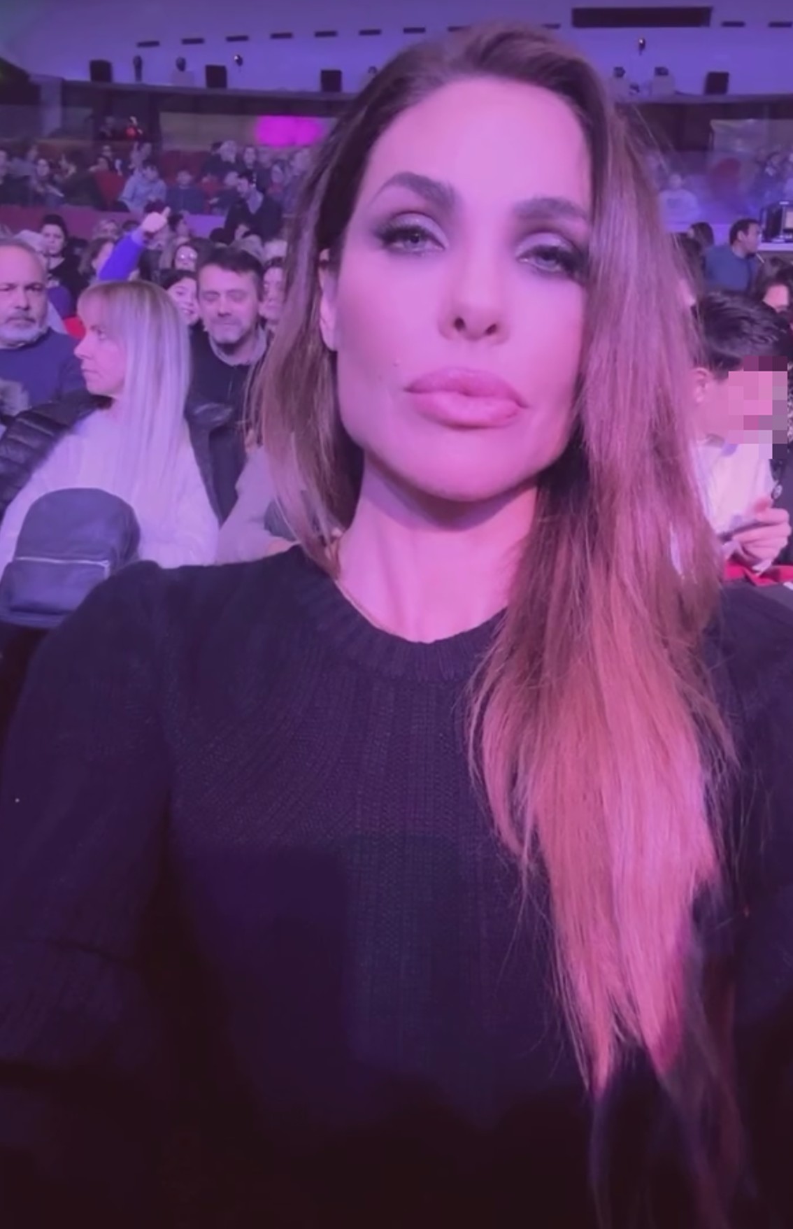 Ilary Blasi a poche ore dall'intervista-bomba del presunto amante appare serena e rilassata in ...