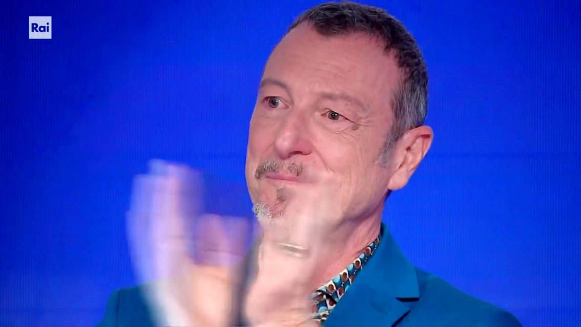Amadeus in lacrime dopo la fine di Sanremo: ''Mi devo fermare''. Ma non ...