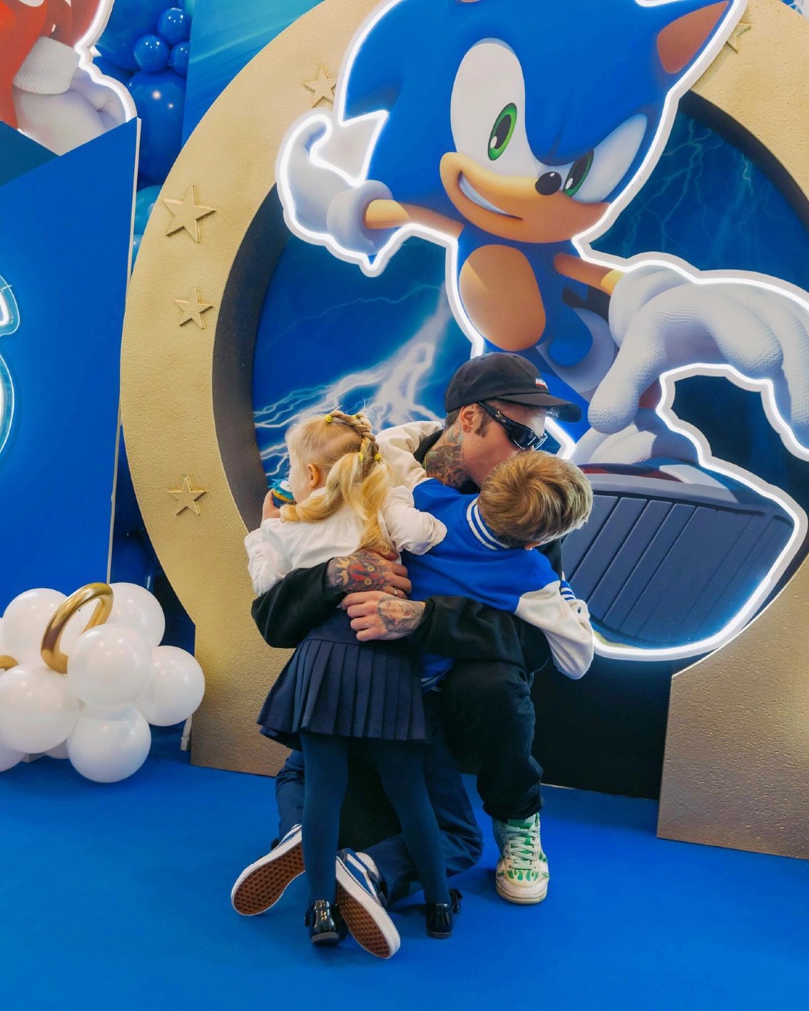 Chiara Ferragni e Fedez smettono di mostrare il viso dei figli sul ...