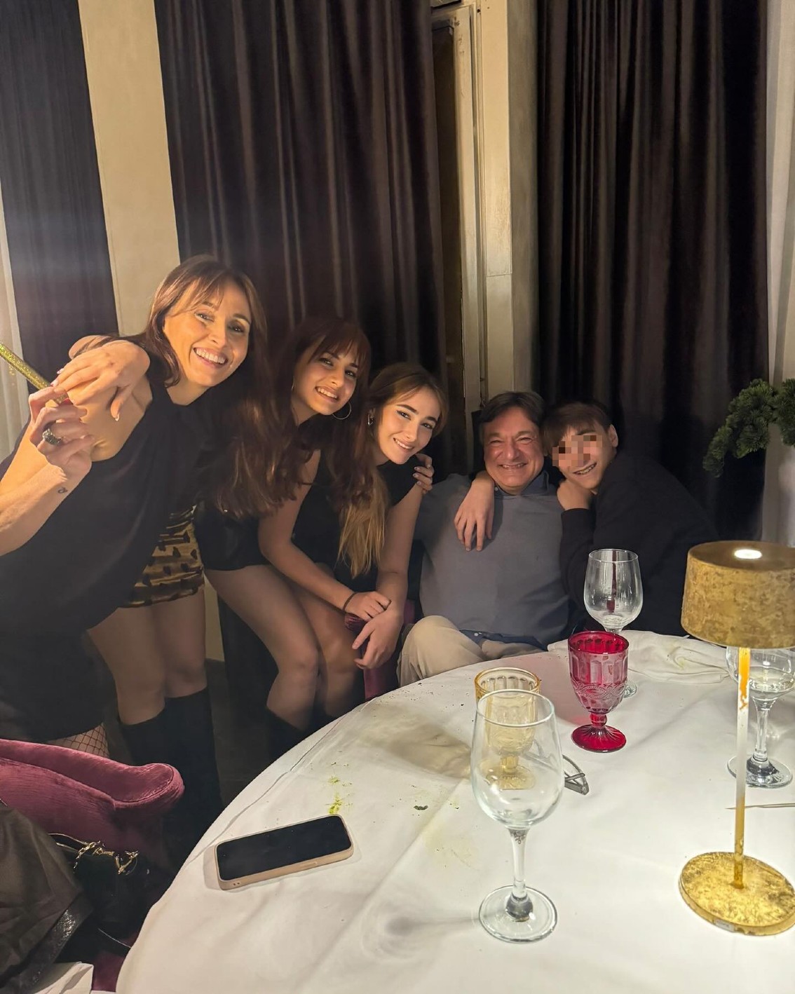 Le foto del compleanno di Fabio Caressa che ha festeggiato 57 anni con la moglie Benedetta ...