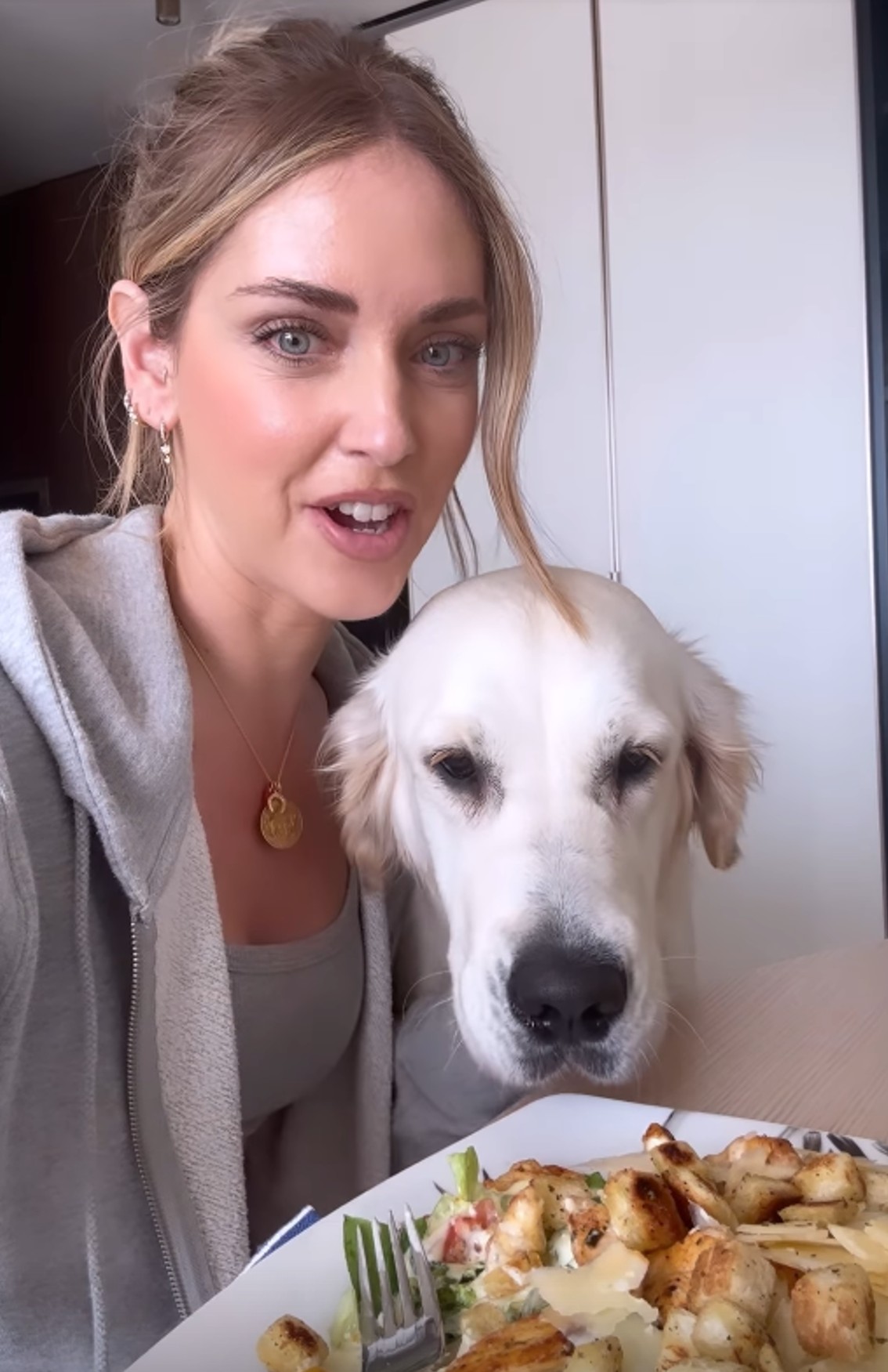 Chiara Ferragni scatenata sul toro meccanico al party: la vita da ...