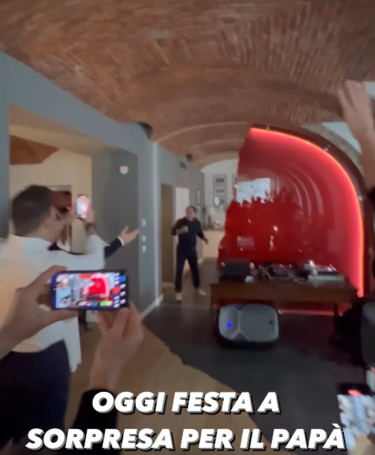 Francesco Facchinetti riunisce tutti i fratelli per celebrare con una ...