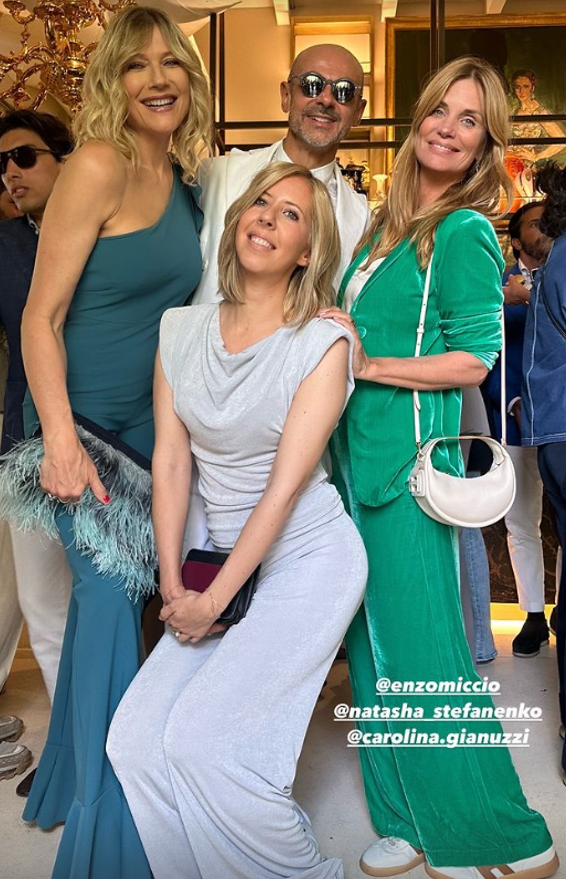 Enzo Miccio festeggia 53 anni con tantissime amiche famose, dalla d ...