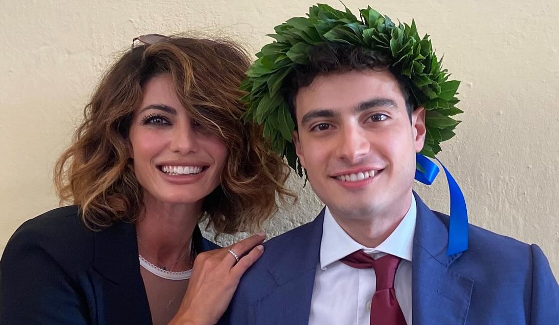 Samanta Togni orgogliosissima alla laurea del figlio Edoardo: in cosa ...
