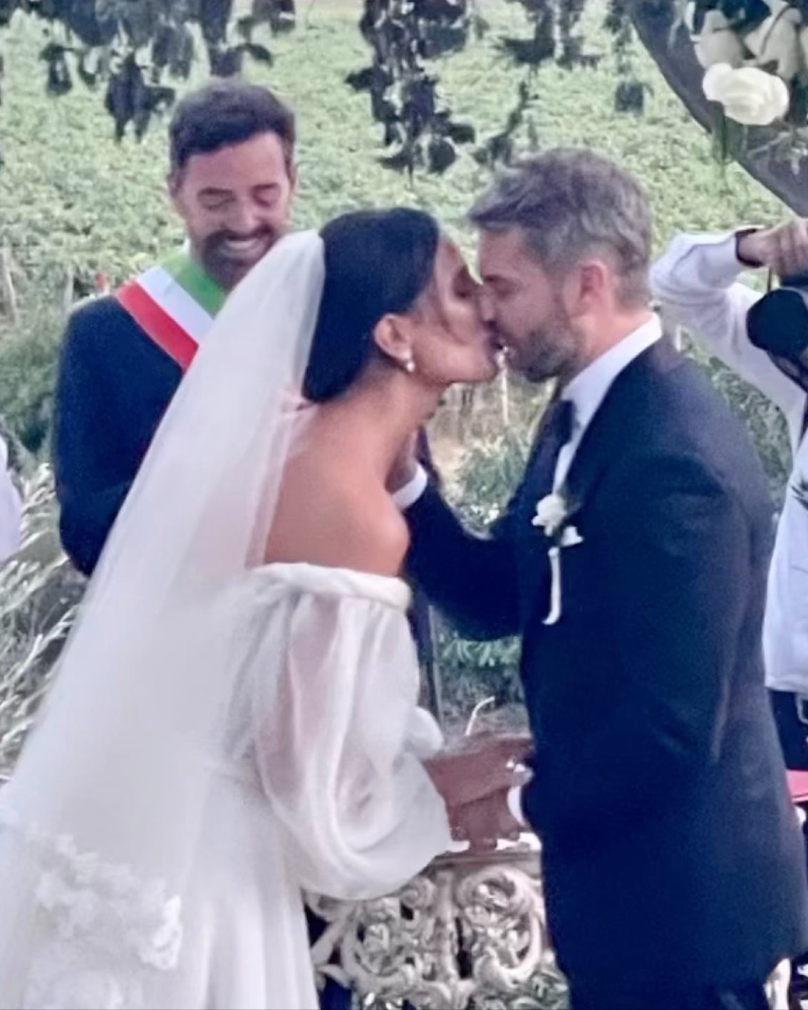 Le foto del romanticissimo matrimonio di Roberta Morise e lo chef Enrico Bertolini in Toscana ...