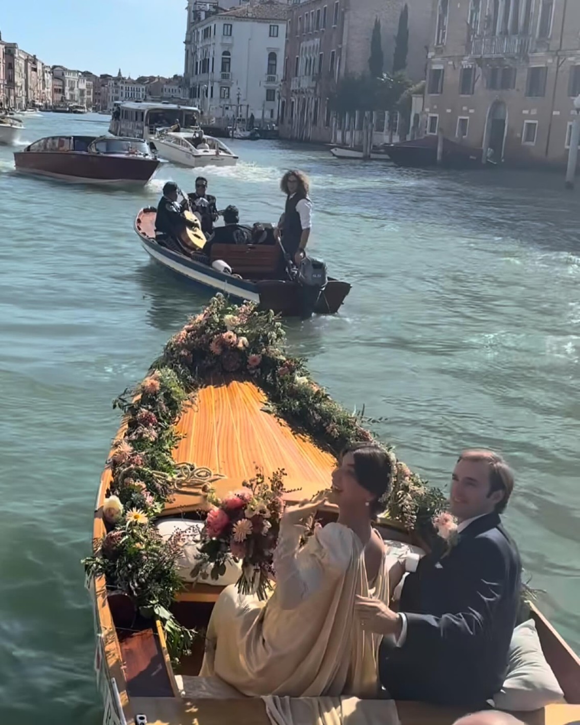 Le foto del matrimonio della 'figliastra' di Fiorello: il giorno ...