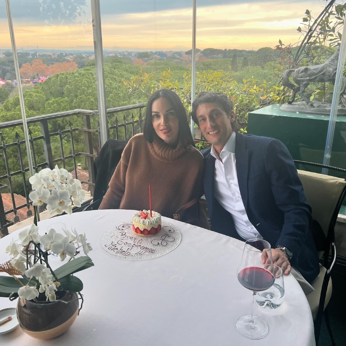 Michela Quattrociocche spegne 36 candeline con il compagno Giovanni Naldi e le due figlie Aurora ...