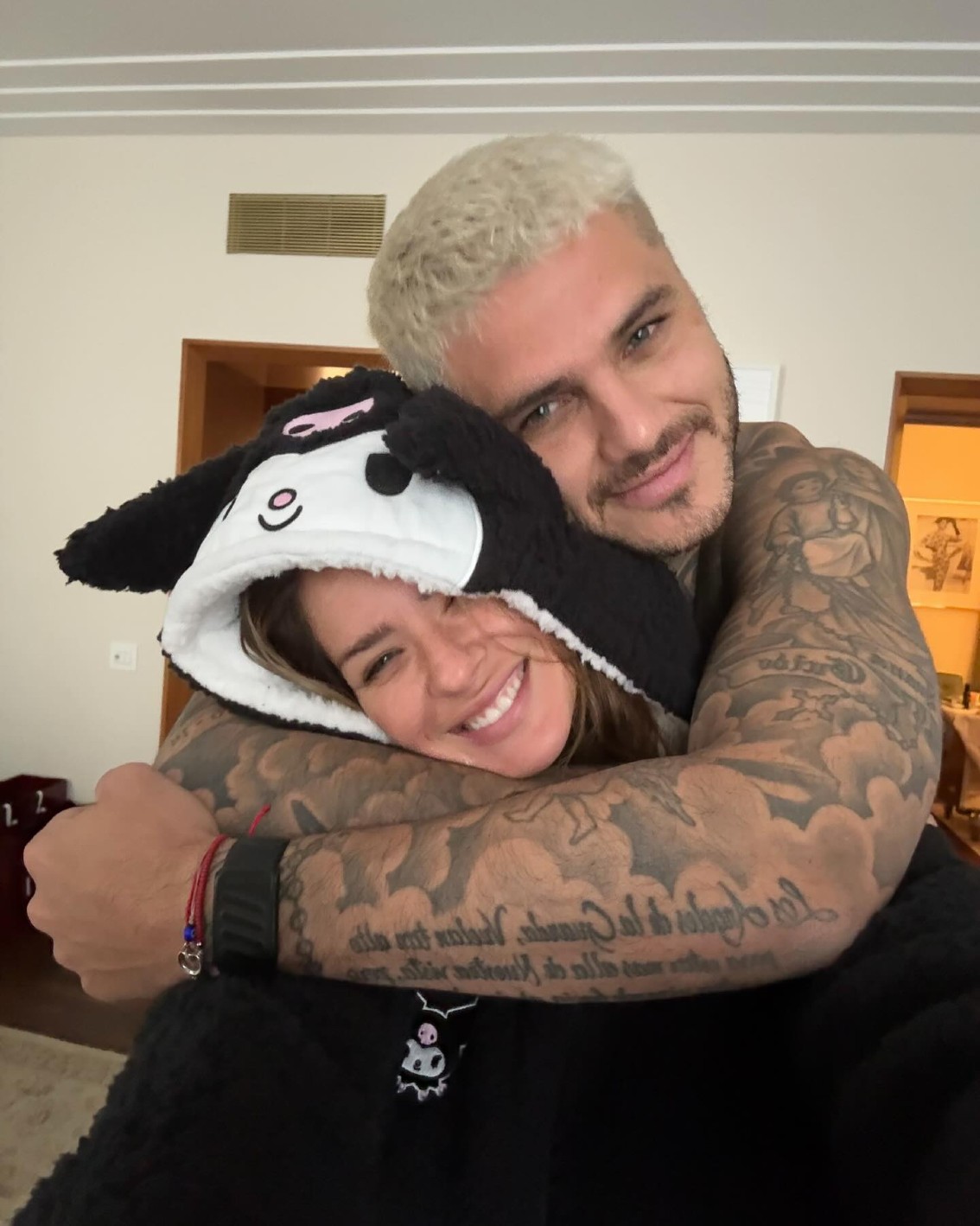 Mauro Icardi porta la nuova fidanzata China Suarez a Milano: foto d'amore nel capoluogo ...