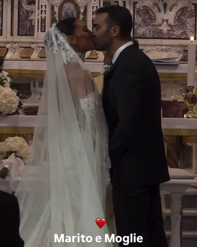 Le foto delle nozze dei due ex gieffini Federica Calemme e Gianmaria Antinolfi a Napoli - Gossip ...