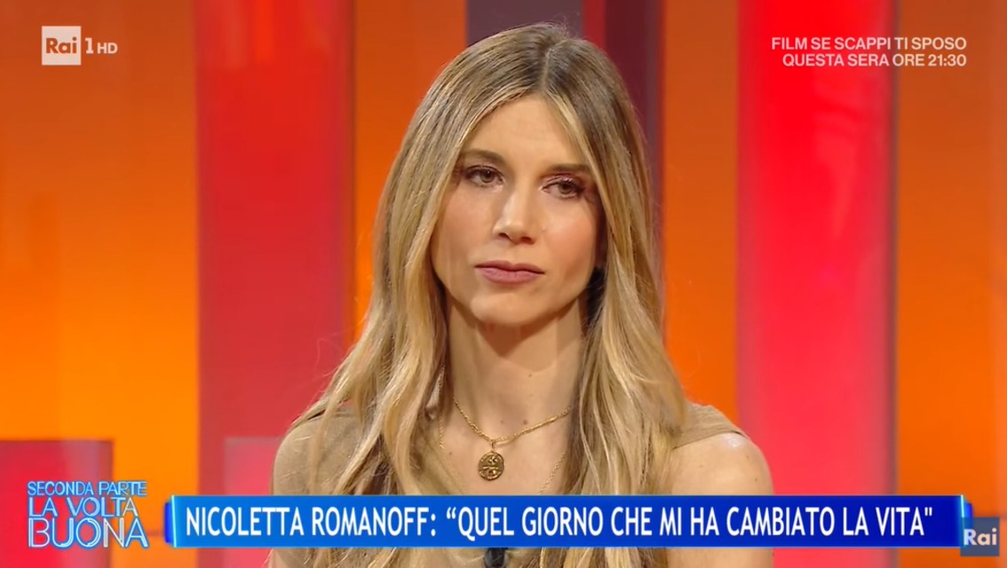 Nicoletta Romanoff commossa in tv ricordando il fratello morto a soli ...