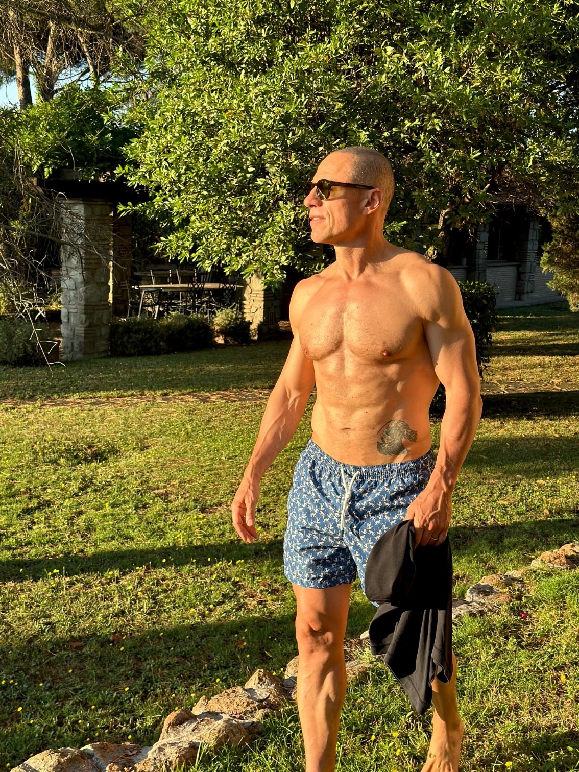 ''Mi sono allenato in un modo diverso'': Stefano Accorsi a 54 anni ha ...