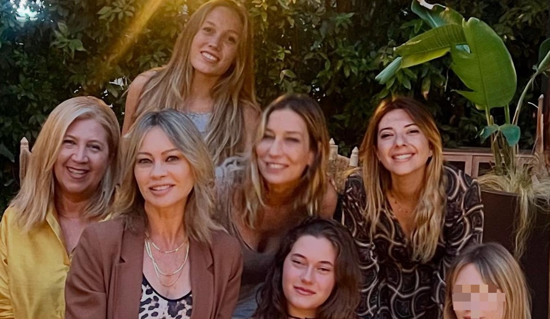 Anna Falchi festeggia i 18 anni della nipote Stella e pubblica la foto ...