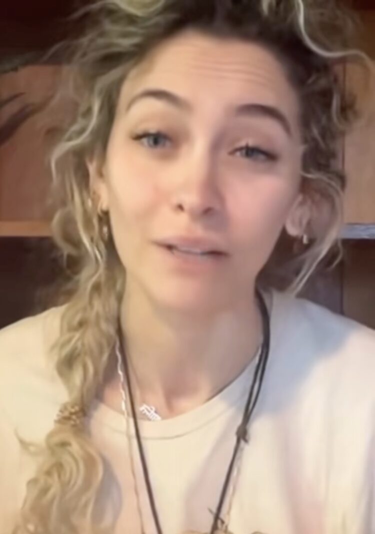 Paris Jackson, figlia di Michael, mostra il setto perforato a causa ...