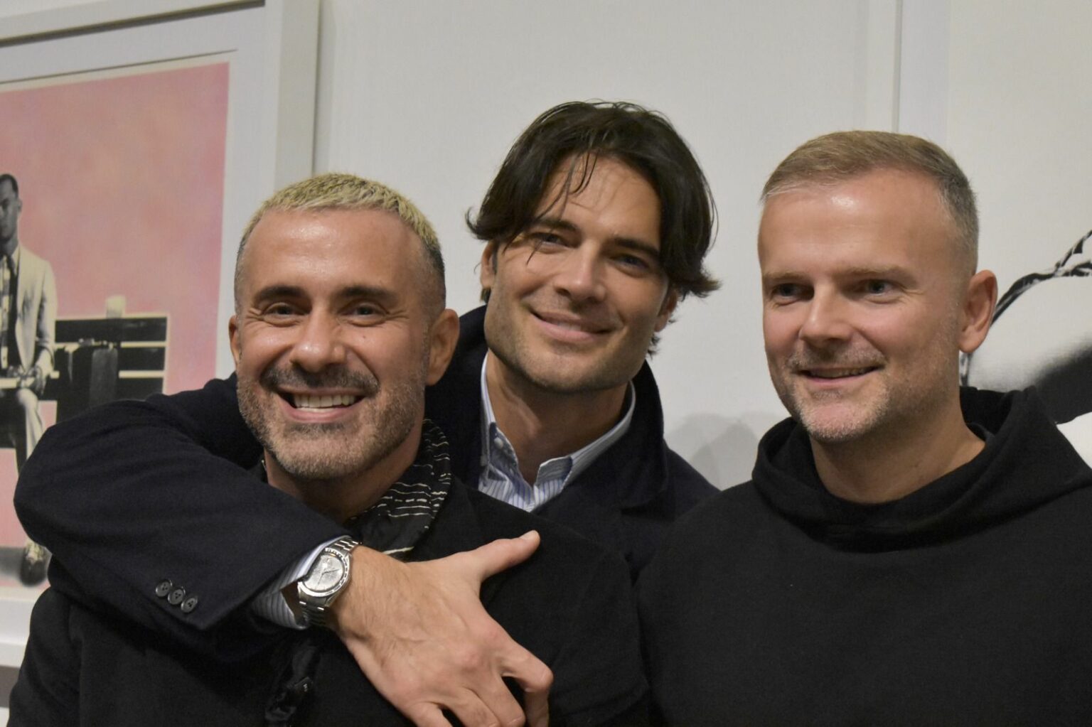 Giulio Berruti, prima uscita mondana da single: va alla mostra dell ...