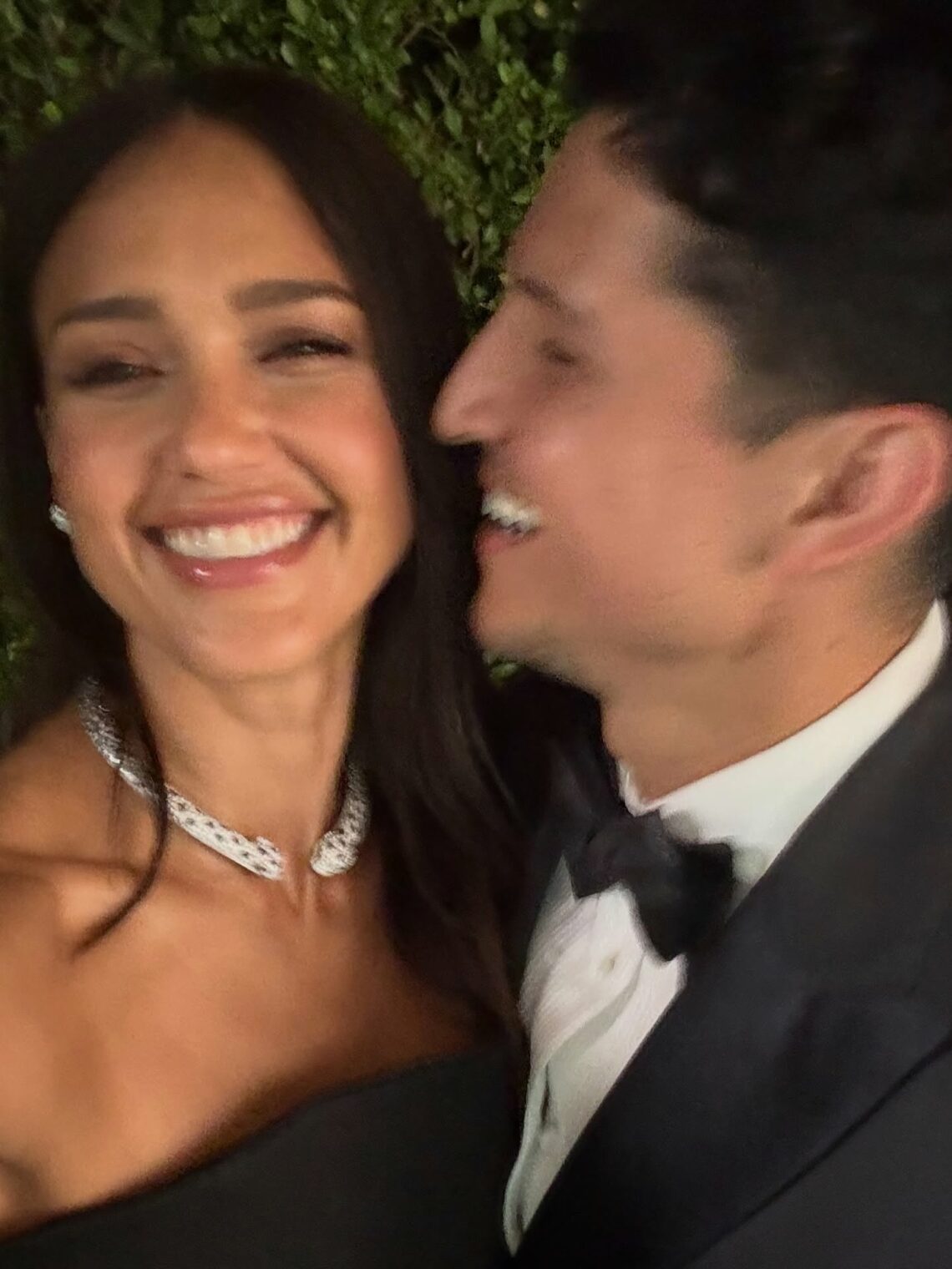 Jessica Alba ufficializza il nuovo amore con il collega più giovane ...