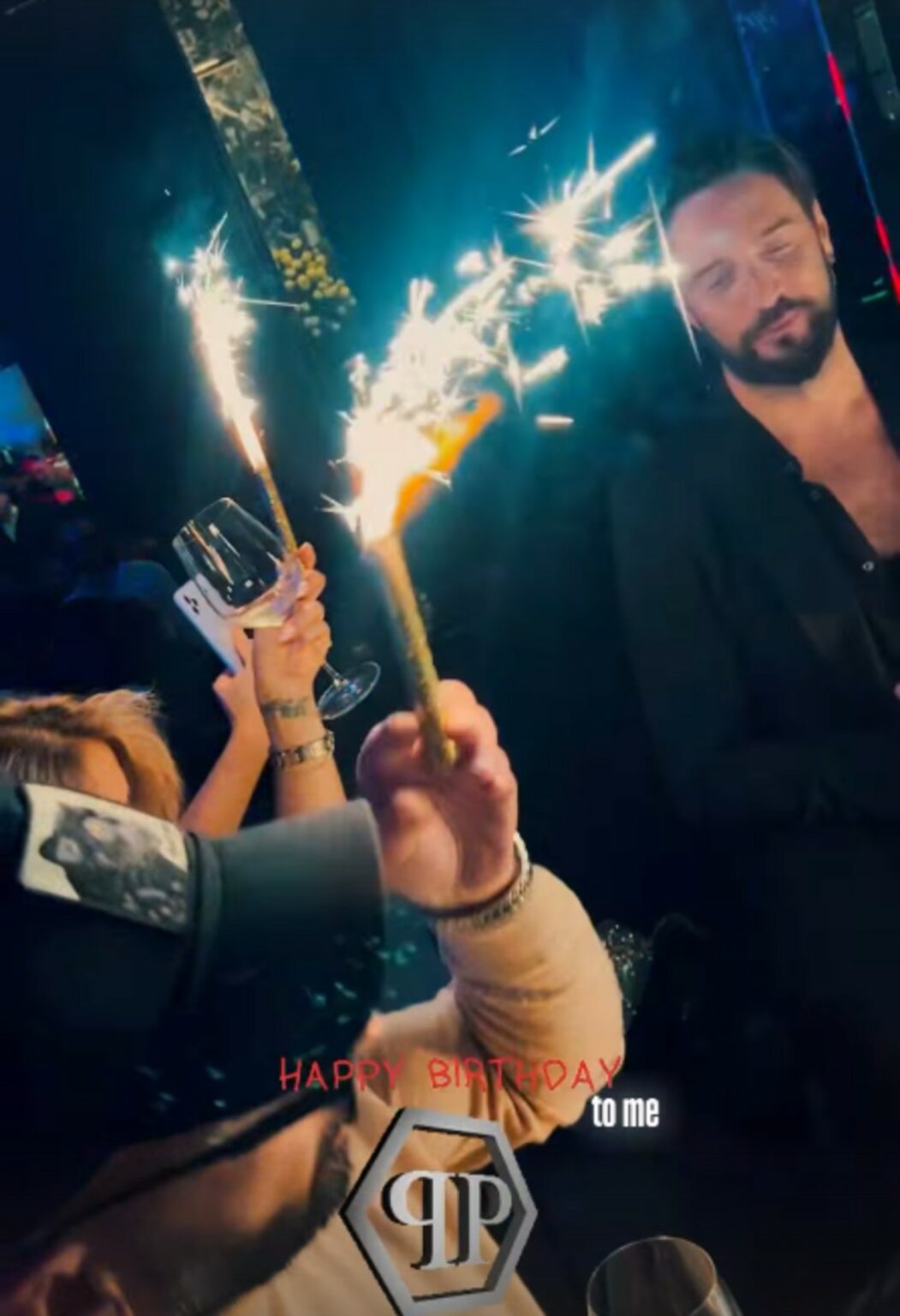 Alex Belli festeggia i 43 anni da papà con Delia Duran incinta: le ...