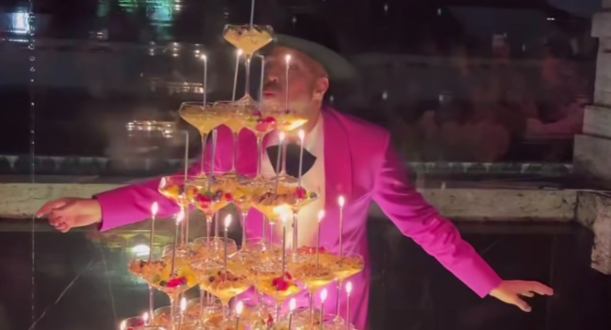 Jonathan Kashanian compie 45 anni e festeggia alla grande a Milano ...