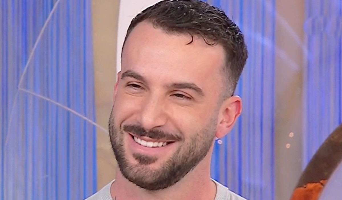 ''Mi dicono che le mie figlie sono brutte'': Andreas Muller in diretta ...